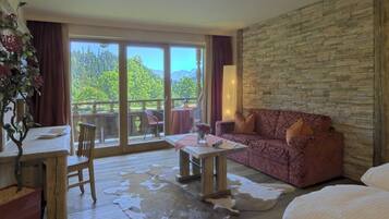 Quarto Familiar | Cofre no quarto, com decoração personalizada