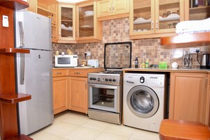 Apartamento standard, 1 quarto, para não fumantes | Cozinha privada | Geladeira, micro-ondas, fogão, cooktop