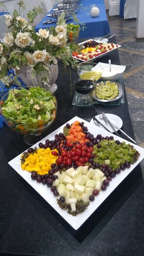 Pequeno-almoço tipo buffet diário incluído