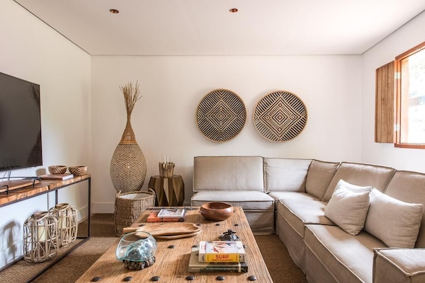 Quarto luxo | Área de estar | TV de tela plana