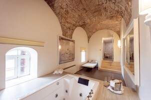 Banheira de hidromassagem interior