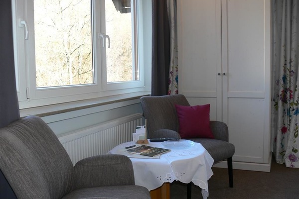 Televisor de 100 cm com canais por cabo