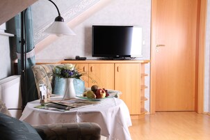 Quarto casal conforto (Gaestehaus) | Escrivaninha, Wi-Fi de cortesia, roupa de cama