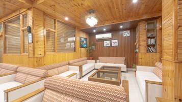 TV de ecrã plano, lareira