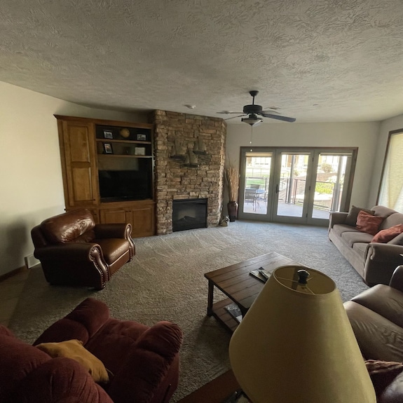 Bridges Bay Spacious, Well-stocked, Kid-friendly Home. 6 Pool Passes. Sleeps 10. - Spirit Lake, IA