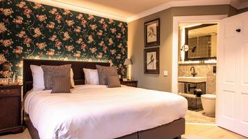 Quarto, 1 cama King (Courtyard) | Roupas de cama premium, cofres nos quartos, individualmente decorados