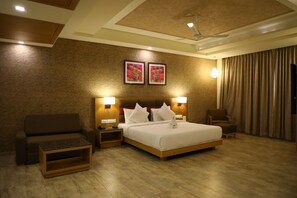 Quarto Deluxe, 1 cama de casal, não fumadores | Cofre no quarto, quartos insonorizados, ferro/tábua de engomar 