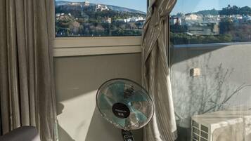 Loft, 2 quartos | Área de estar | TV de tela plana, lareira, DVD player