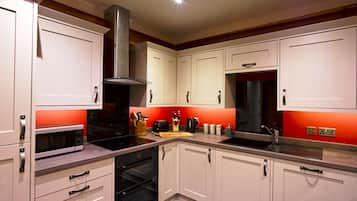 Casa, várias camas, para não fumantes | Cozinha privada | Geladeira, micro-ondas, fogão, cooktop
