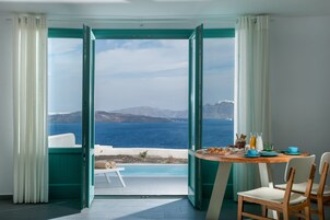 Grand Suite with Private Pool Caldera View | Vista do quarto