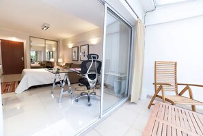 Apartamento, 1 cama de casal, não fumadores | Secretária, Wi-fi grátis 