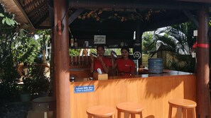 Bar junto à piscina