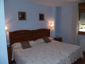 Quarto casal ou duplo | Camas extras/dobráveis (sobretaxa), Wi-Fi de cortesia, roupa de cama