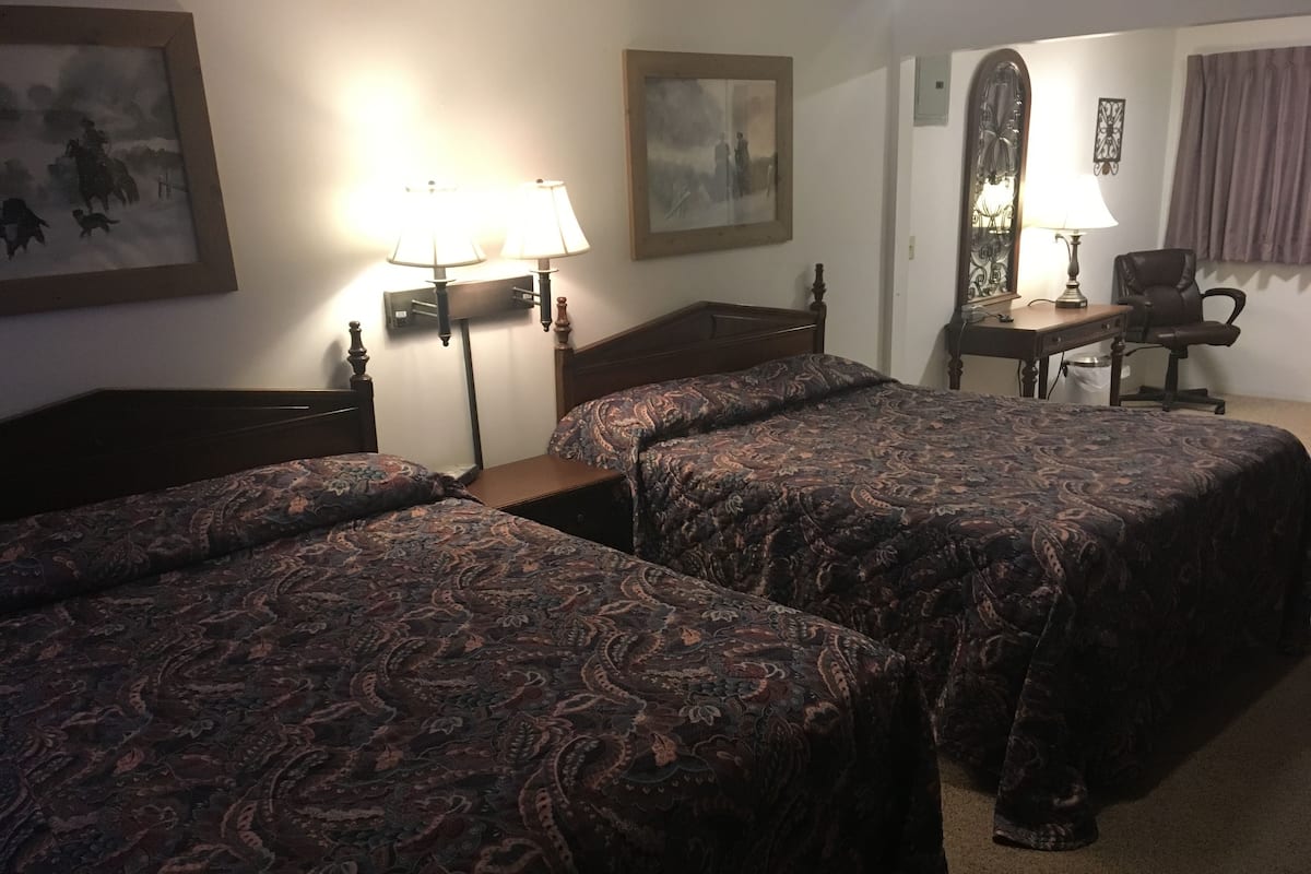 Quarto Standard, 2 camas queen-size, não fumadores (Double Room) | Wi-fi grátis 