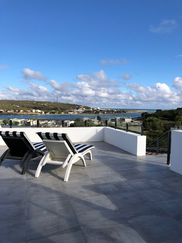 Karee Manor Guesthouse - Stilbaai