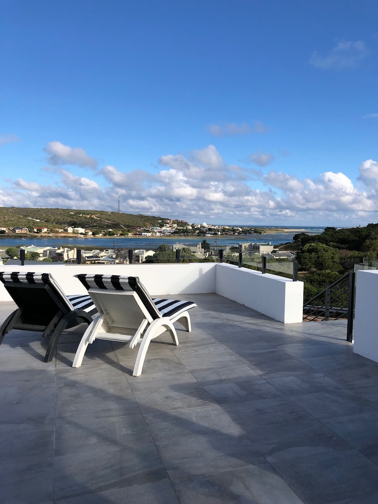 Karee Manor Guesthouse - Stilbaai