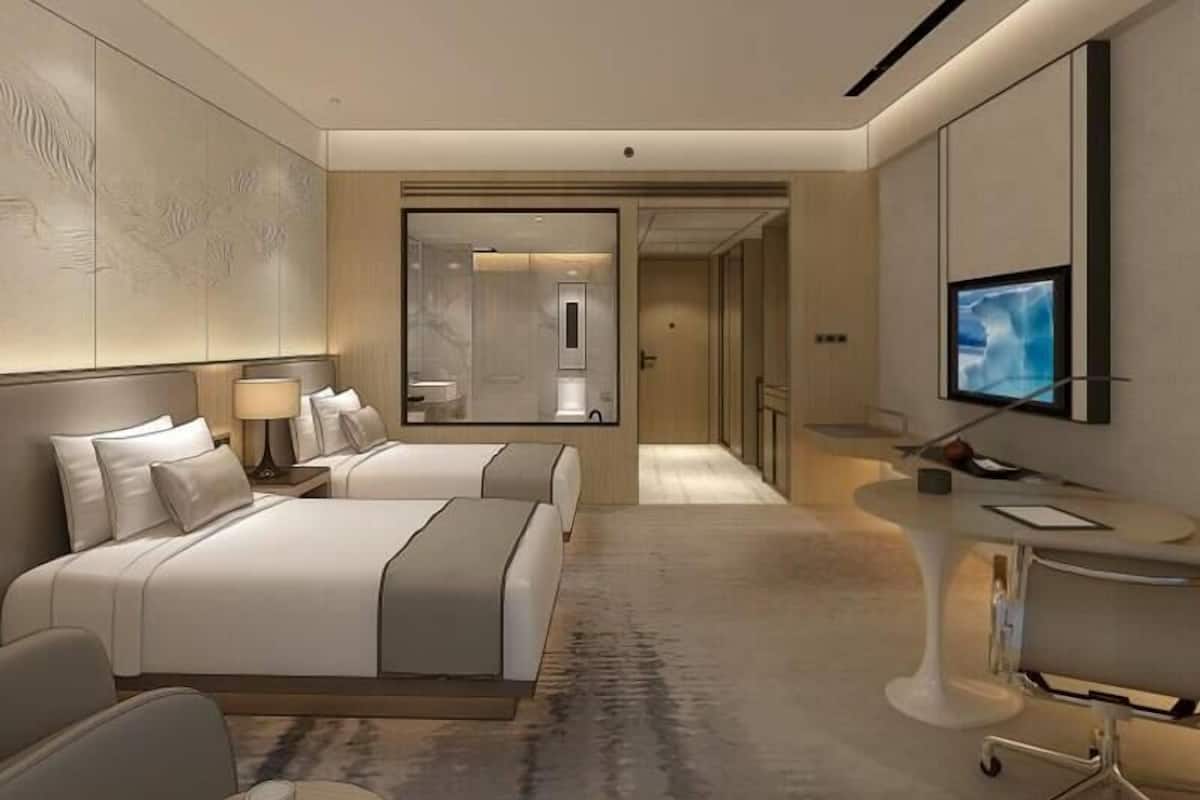 Quarto Deluxe, 2 camas individuais, não fumadores, Vista para a cidade | Minibar, cofre no quarto, secretária