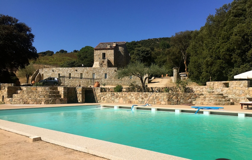 Appartement Dans Demeure Moyenâgeuse Avec Piscine - Sartène