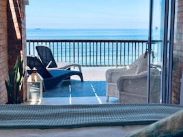Quarto casal executivo, 1 cama King, vista para o oceano | Terraço/pátio