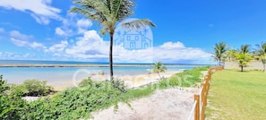 Na praia, praia de areia branca 