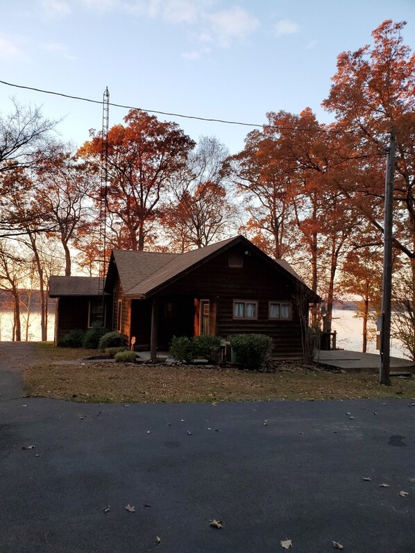 Beautiful Lake Front Getaway with Private Boat Dock - Marshall County ...