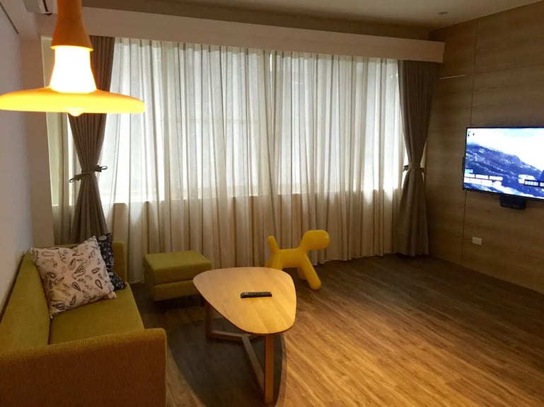 Ximen 3f Loft For 5. 3 Mins To Mrt. Super Spacious - 다퉁 구