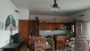 Villa, 2 quartos, vista para o mar | Cozinha privada | Uma cafeteira/bule, um frigorífico, um micro-ondas, um forno