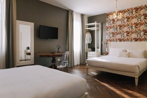 Quarto Quádruplo Familiar | Minibar, com mobília individualizada, roupa de cama fornecida 