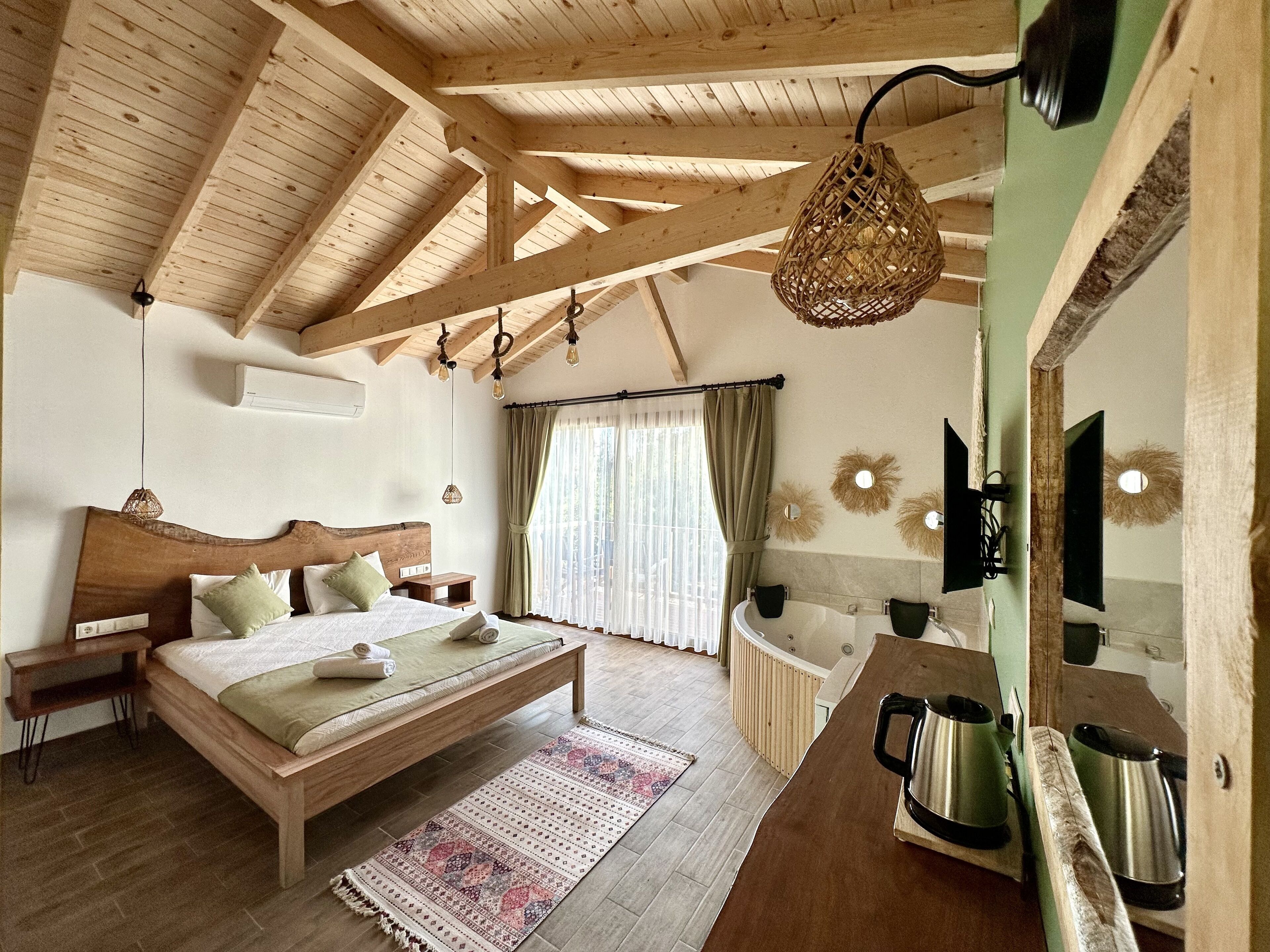 Quarto casal luxo | Roupas de cama premium, edredons de pluma, camas Select Comfort