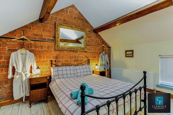 Sorley Boys Snug - Derry