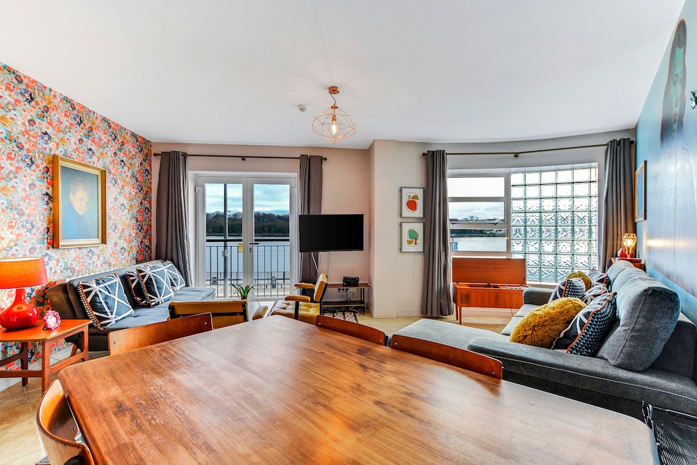 Riverside Apartment - Derry