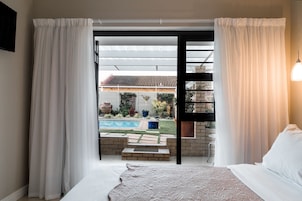 Quarto (Natalie) | Vista para o jardim