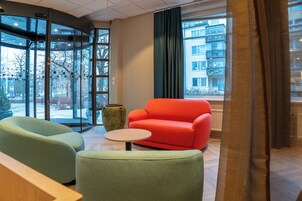 Área de estar no saguão