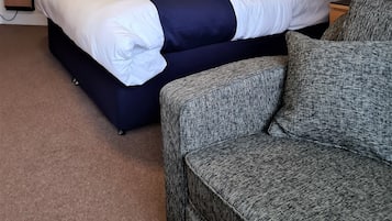 Quarto Duplo Deluxe, 1 cama king-size, casa de banho privativa | 1 quarto, secretária, quartos insonorizados, Wi-fi grátis