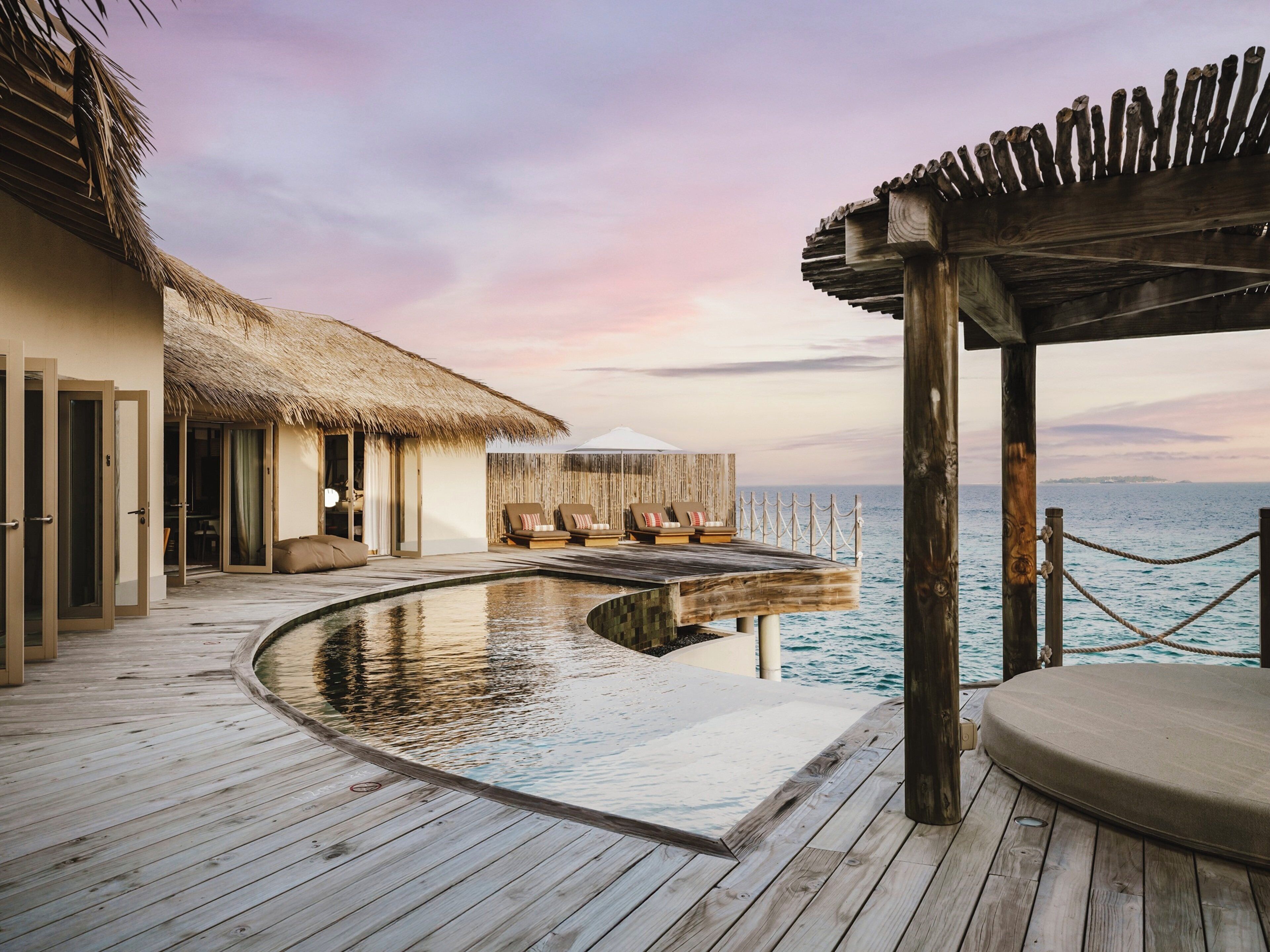 2 Bedrooms, Overwater (Pool,Residence,Clb InterCont.Benefits) | Roupa de alta qualidade, edredões de penas 