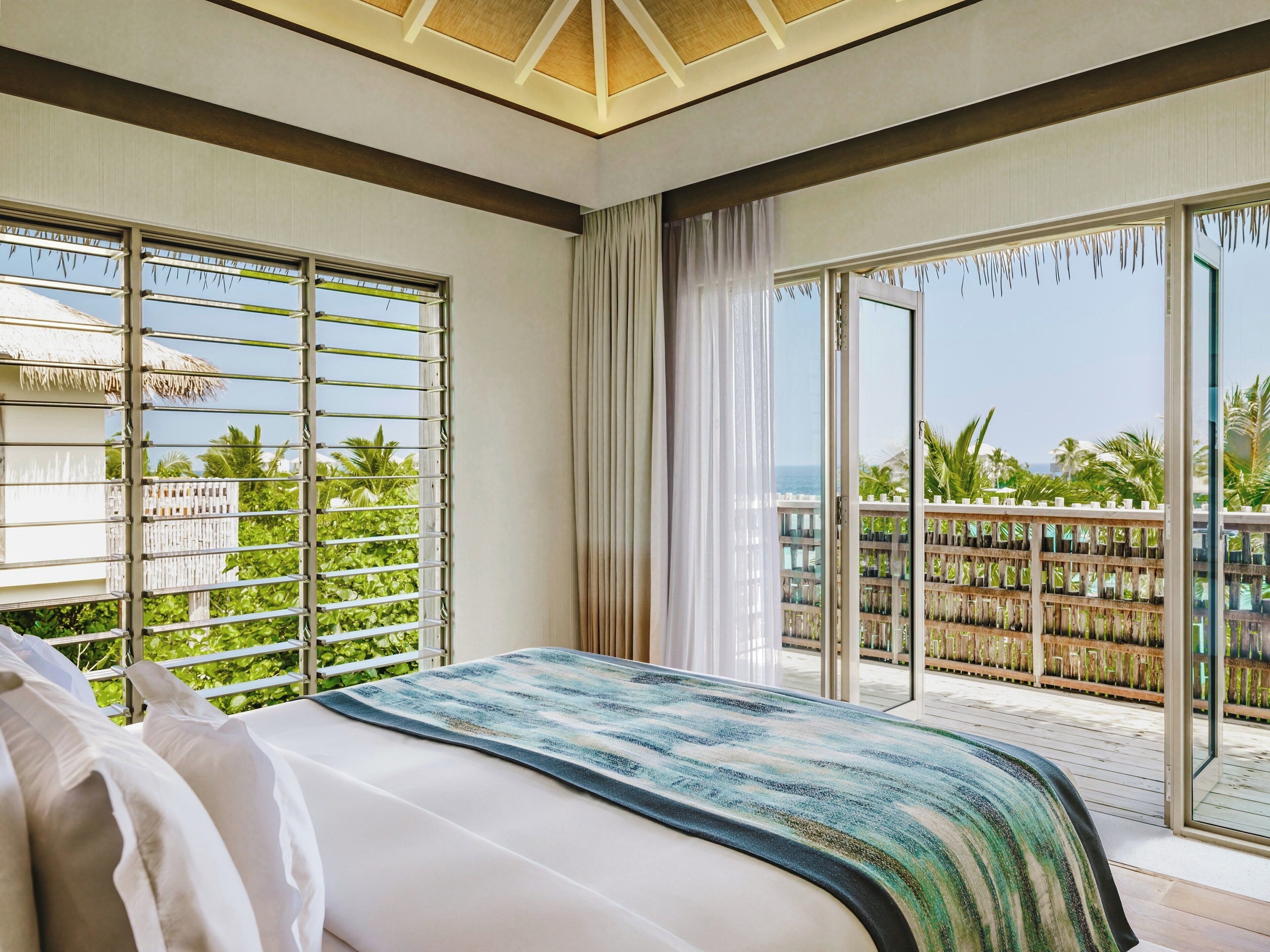 Villa, 1 quarto (Sunset, Lagoon, Pool, Club InterCont.) | Roupa de alta qualidade, edredões de penas 