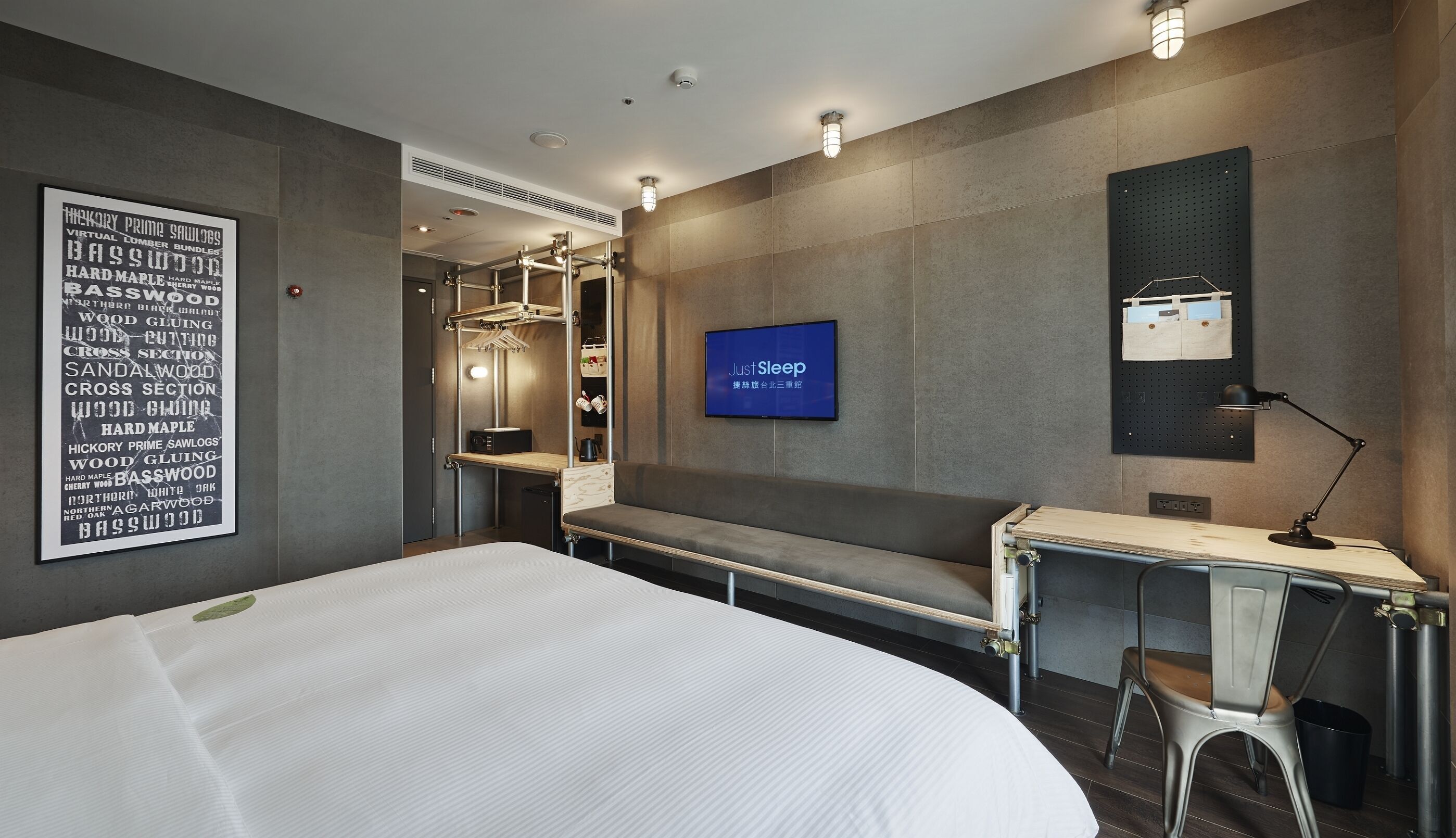 Edredões de penas, camas de colchão viscoelástico, minibar 