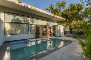 Piscina interior, piscina exterior 