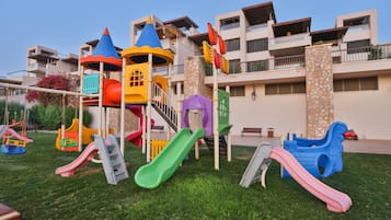 Área de recreio para crianças (ao ar livre)