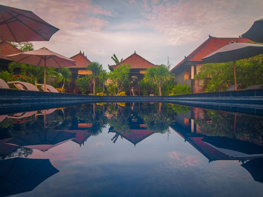 Piscina exterior, espreguiçadeiras