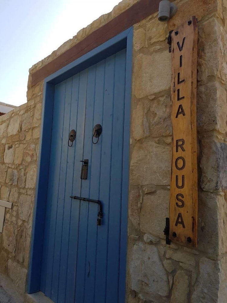 Villa Rousa, Traditional Charm - Полис