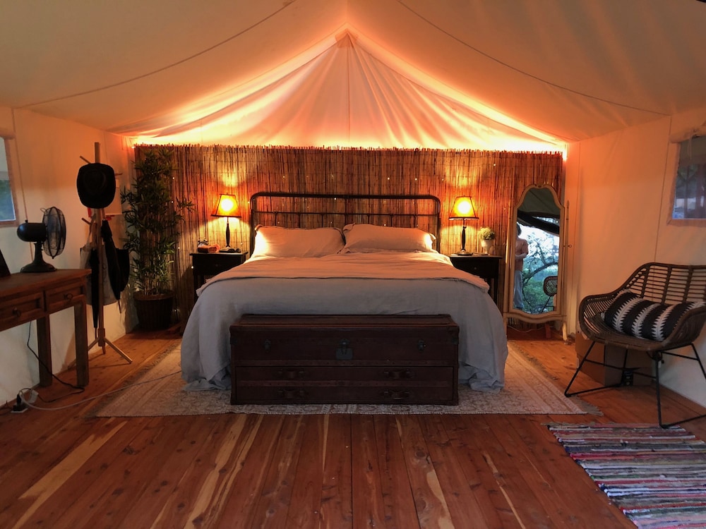 Epic Romantic Lakefront Safari Tent On Magical Property - Massage, Winery, Yoga - Lago Vista, TX