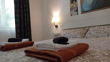 Quarto triplo standard | 1 quarto, frigobar, individualmente decorados