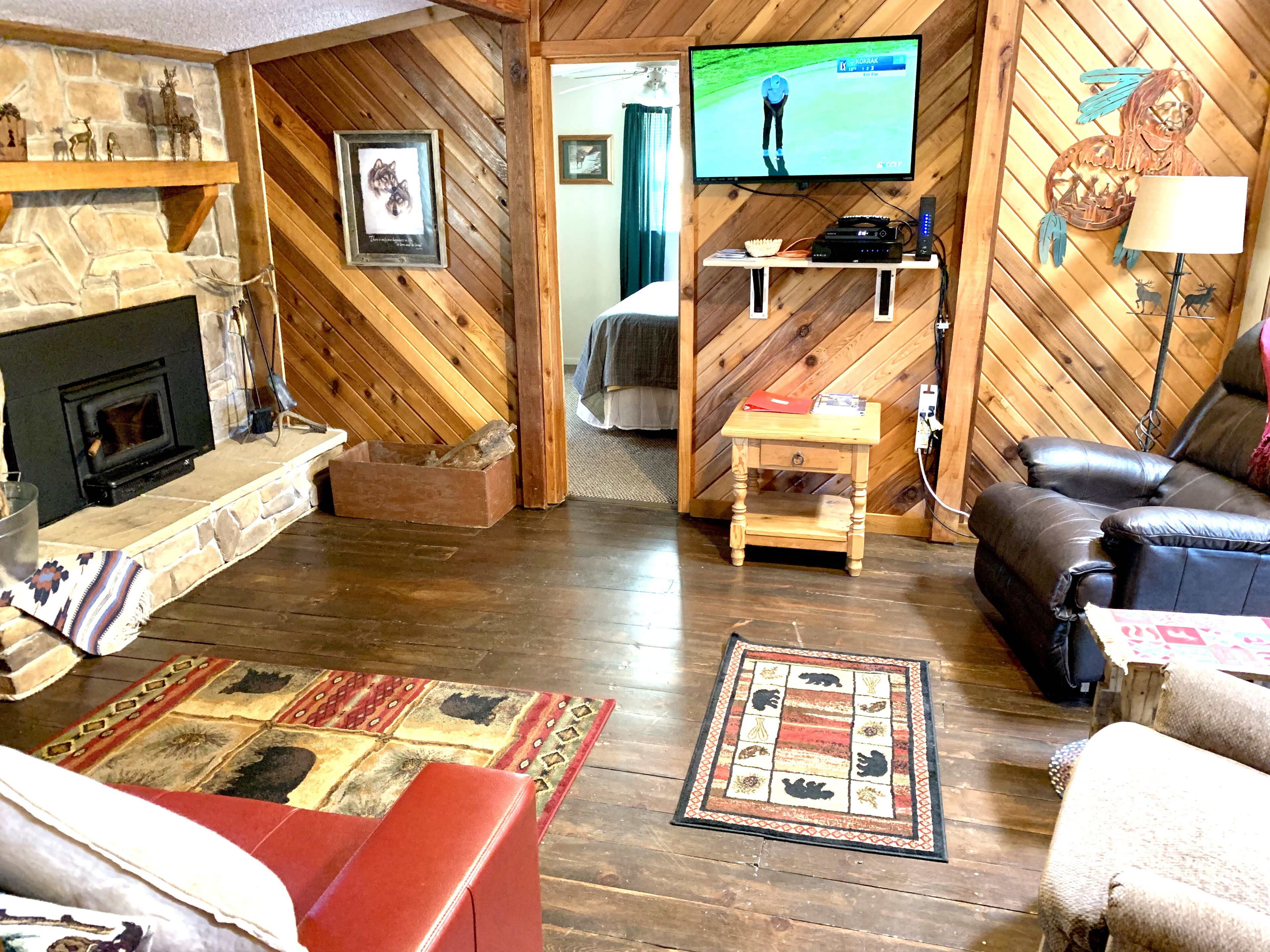 Cozy, Rustic Pine Ridge Cabin With Beautiful Views - Midtown Ruidoso - Ruidoso, NM