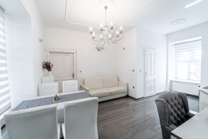 Apartamento de Luxo | Sala de estar | TV de ecrã plano 