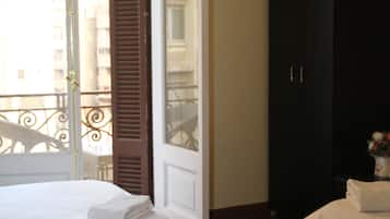 Frigobar, cofres nos quartos, cortinas blackout