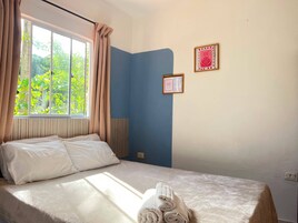 Quarto casal superior, 1 cama de casal, para não fumantes | 1 quarto, cortinas blackout, Wi-Fi de cortesia, roupa de cama