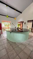 Café da manhã com buffet grátis todos os dias