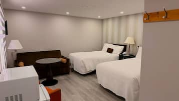 Quarto casal família, para não fumantes | Wi-Fi de cortesia, roupa de cama, acesso para cadeiras de rodas