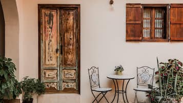 Quarto Tradicional, 1 cama queen-size, não fumadores, vista para o pátio | Terraço/pátio interior